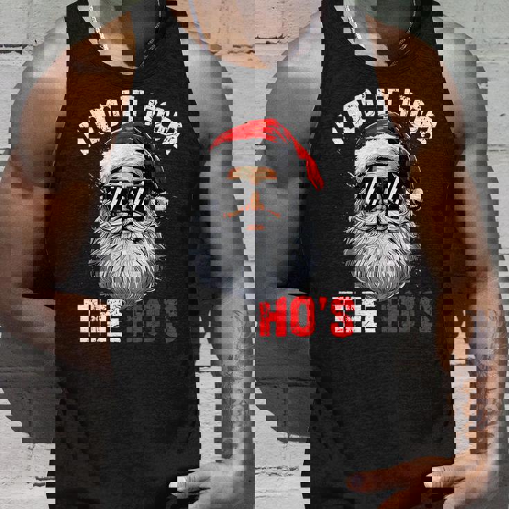 I Do It For The Hos Inappropriate Christmas Santa Face Tank Top - Monsterry