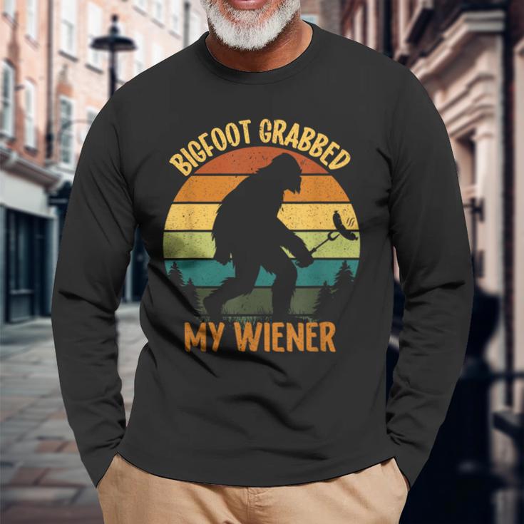 Retro Bigfoot Bigfoot Grabbed My Wiener Long Sleeve T-Shirt - Seseable