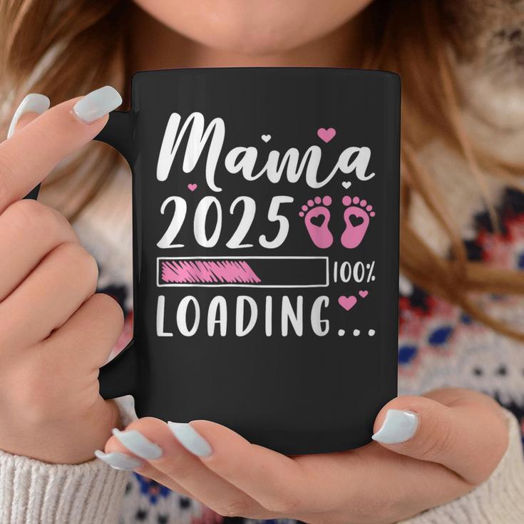 Mama 2025 Loading Futura Mamá Anuncio De Embarazo Taza de café - Regaloses
