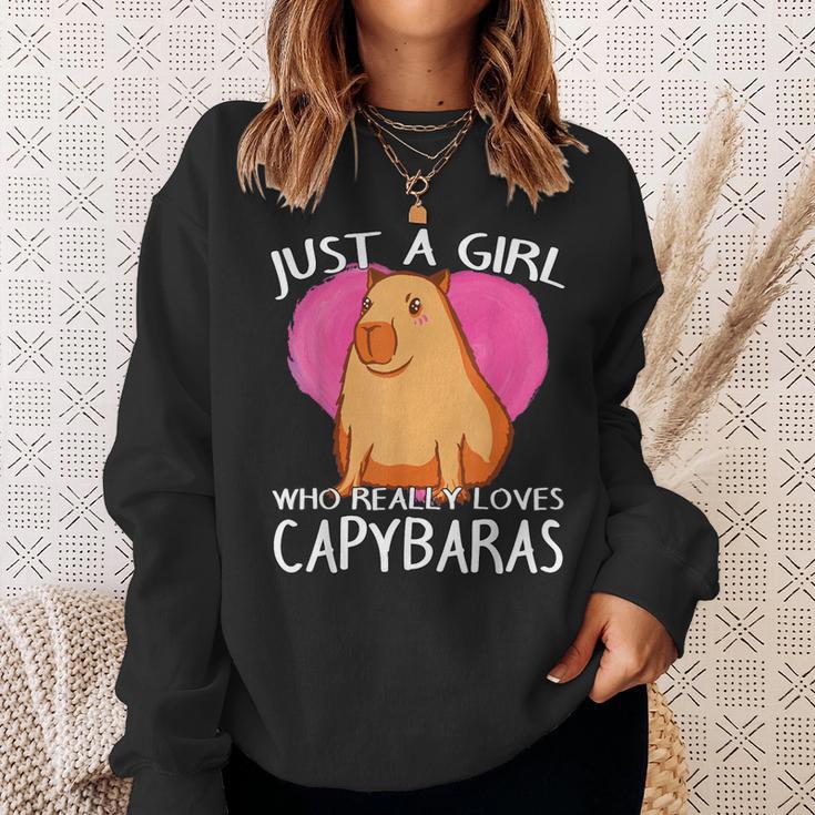 Capibara Capivara Una Chica Que Ama Capibaras Camisa de entrenamiento ...