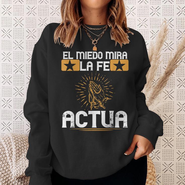 Ropa Cristiana Catolica Para Mujeres Hombre La Fe Actua Sweatshirt ...