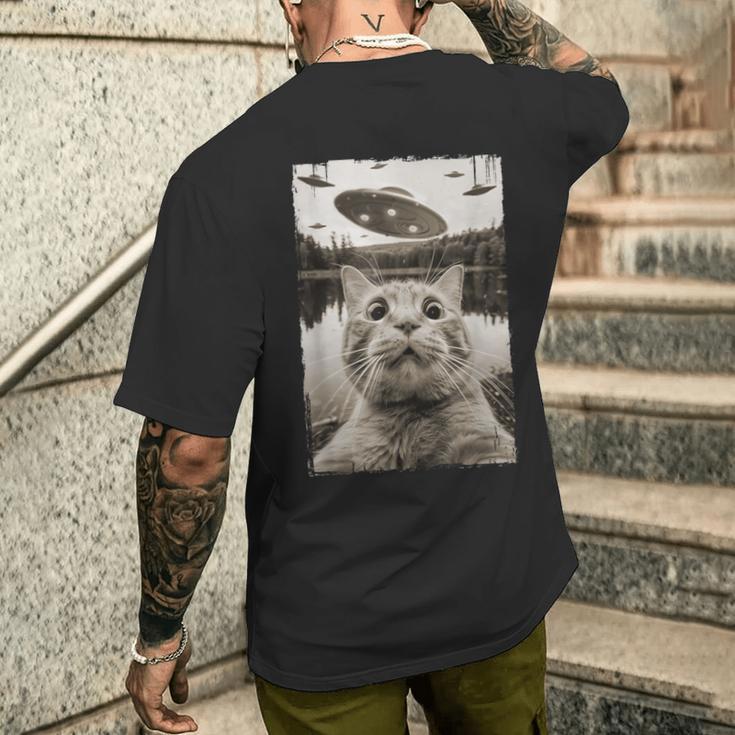 Vintage Cat Ufo Encounters Ufo And Cat Selfie Men's T-shirt Back Print ...