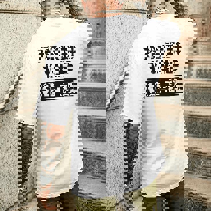 Psych Ward Sanitarium Maniac Psychopath Costume Halloween Men's T-shirt ...