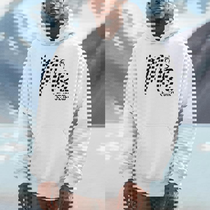 Mrs Est 2025 Just Married Wedding Wife Mr & Mrs Couple Unisex Hoodie ...